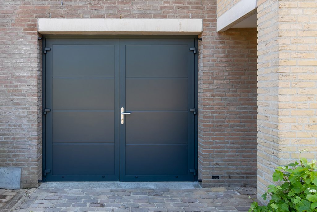 Antraciet garagedeuren in Nijmegen (project) | Ambassa