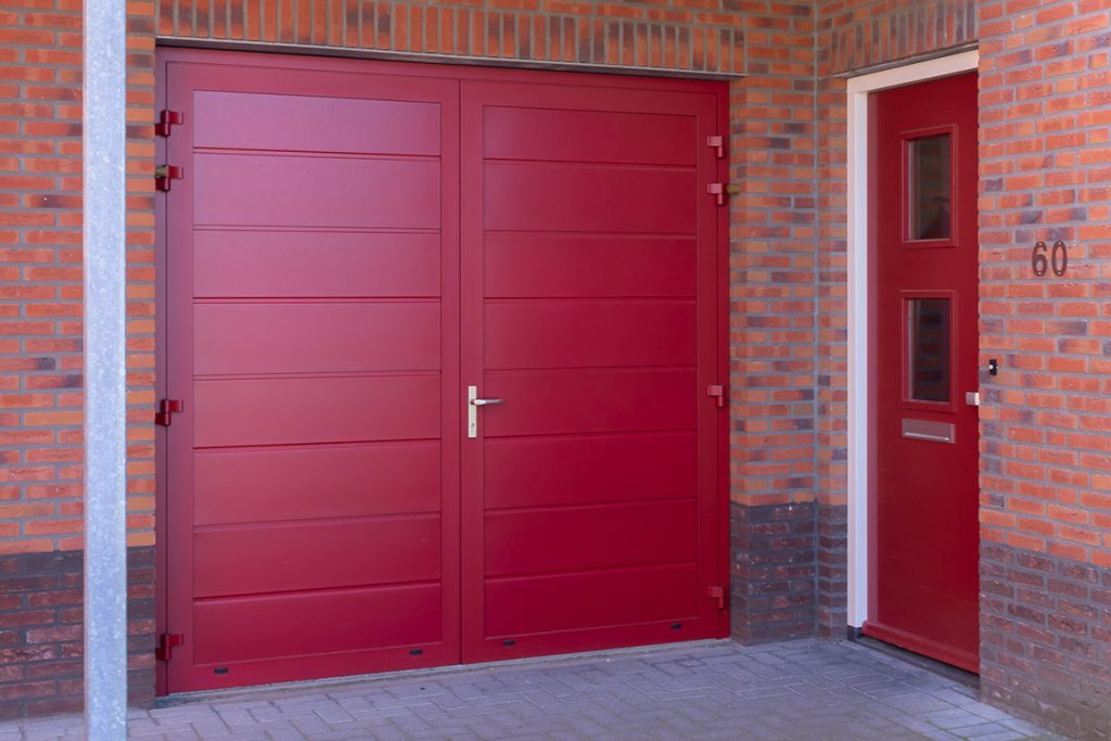 Project: Rode garagedeur, openslaande deuren | Ambassa