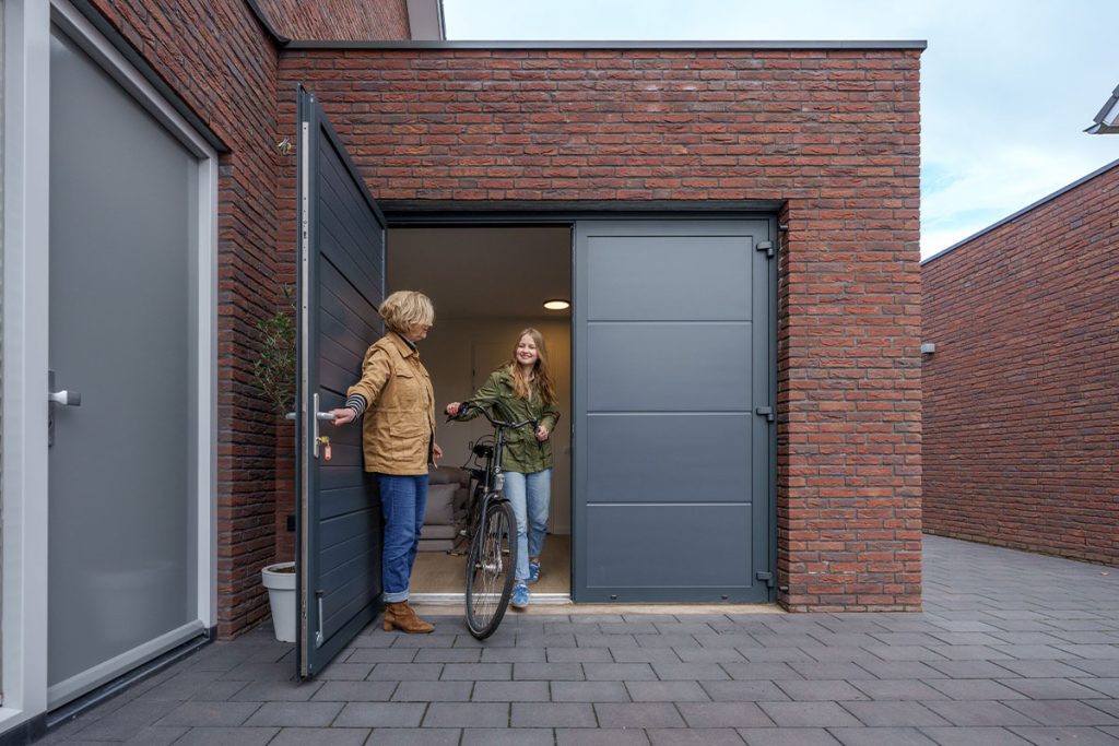 Garagedoors - side hinged doors - swing out garage doors